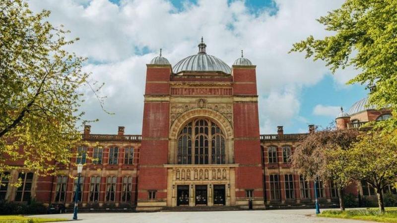 Warwick ranked top university in West Midlands - BBC News