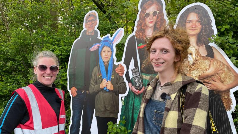 Life-size cut-outs encourage drivers to slow down in Meanwood - BBC News