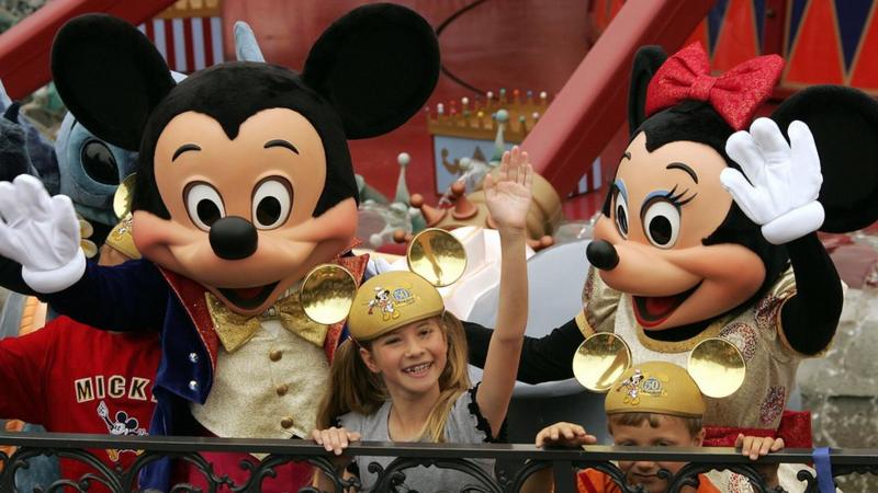 Former Disney star Caroline Sunshine joins Trump's press office - BBC News