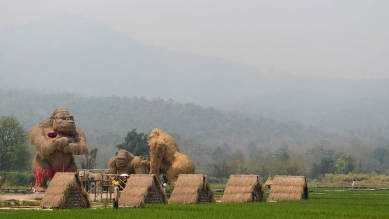 Straw sculptures: Amazing animal statues from around the world, all ...
