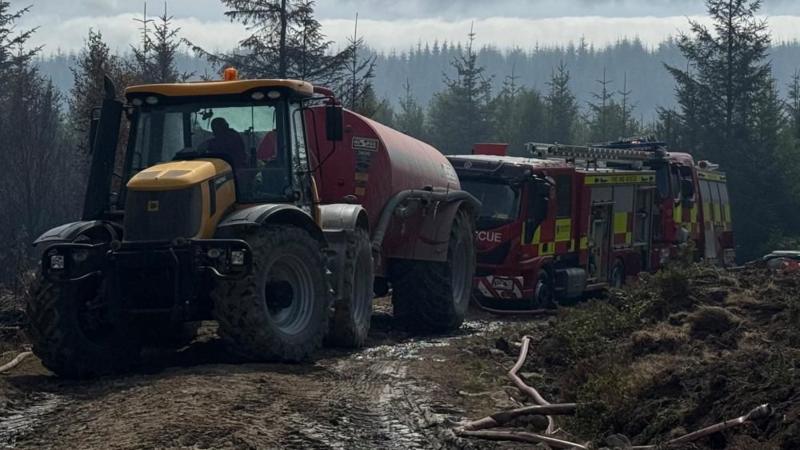 World's smallest fire station on front line of two-week wildfire - BBC News