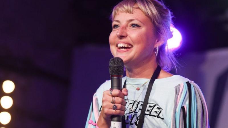 CoppaFeel! founder Kris Hallenga dies aged 38 from breast cancer - BBC News