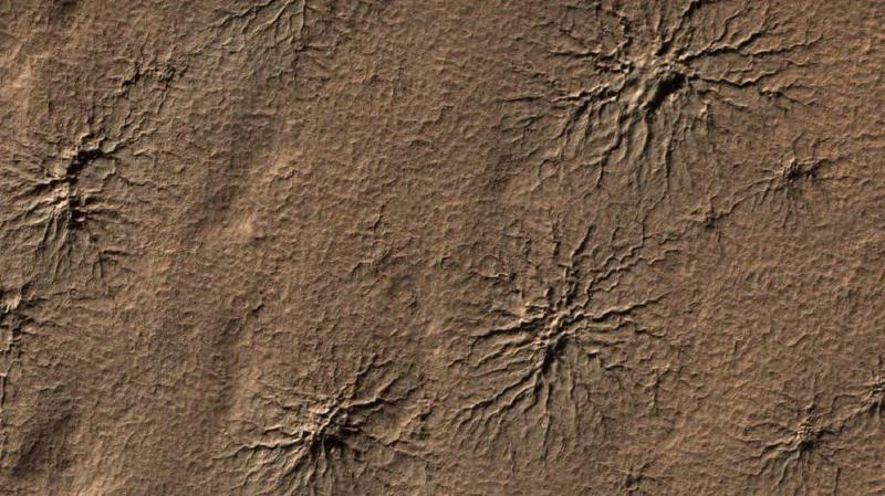 Nasa scientists solve ‘spiders' on Mars mystery - BBC Newsround