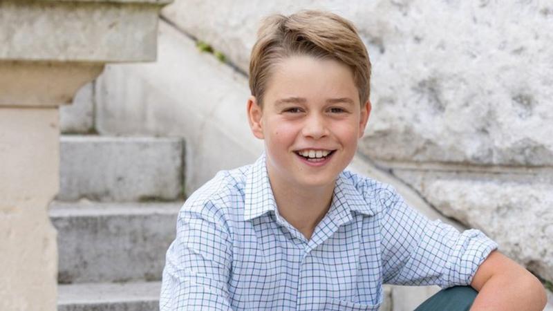 New Prince George photo released on his 11th birthday - BBC News