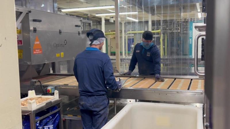 Nestle: Kit Kat production to remain in York - BBC News