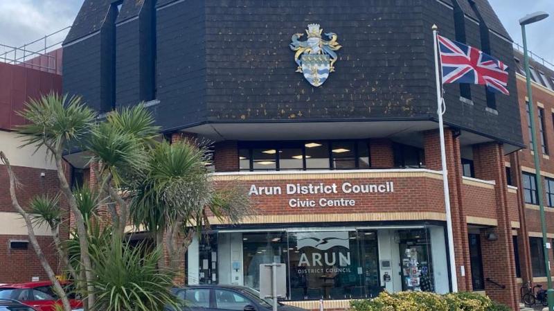 Arun District Council - BBC News