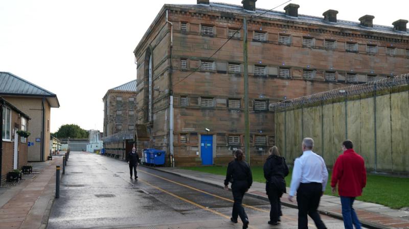 New Barlinnie prison costs double to almost £1bn - BBC News