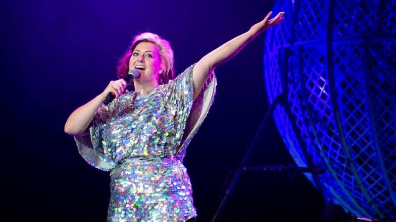 Kiri Pritchard-McLean: Comedian's foster role prompts new show - BBC News
