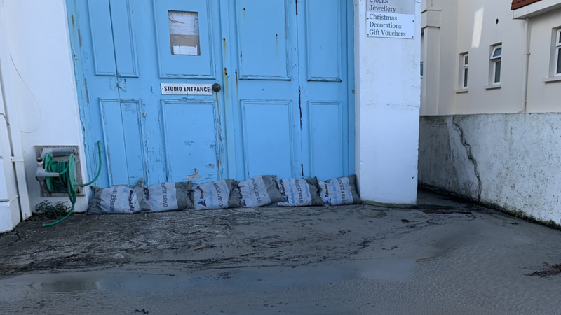 Waves and wind lash Guernsey as Storm Ciarán hits - BBC News