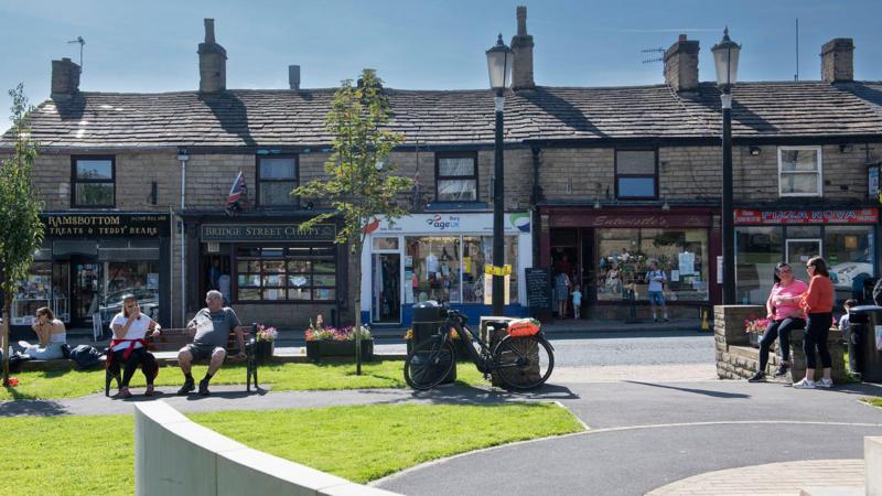Council axes one-way plan for Ramsbottom after public outrage - BBC News
