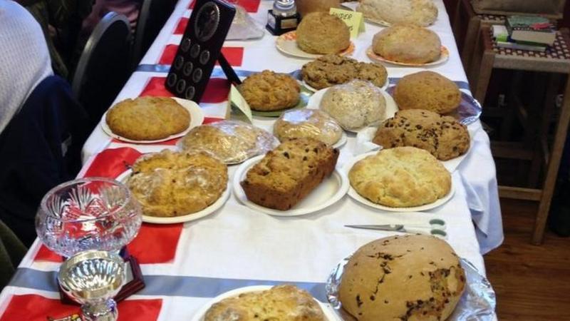 Manx motorbike racing legend wins Bonnag baking prize - BBC News