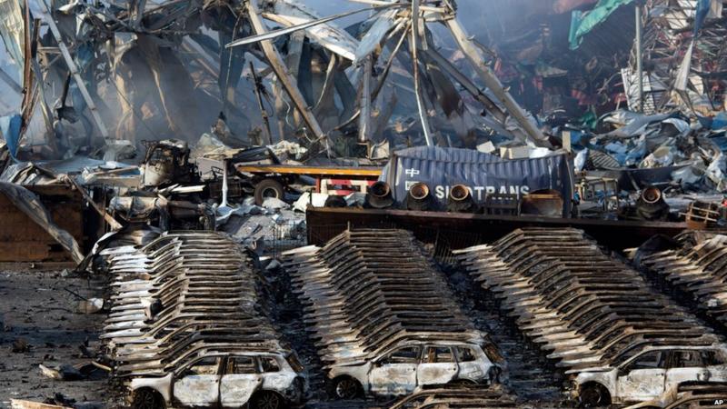 China explosions: Dozens killed in Tianjin port blasts - BBC News