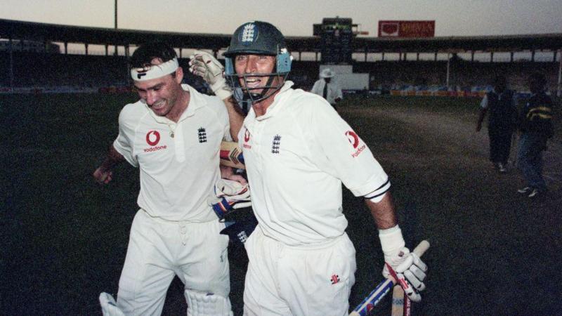 England players don headbands in Graham Thorpe tribute day - BBC News