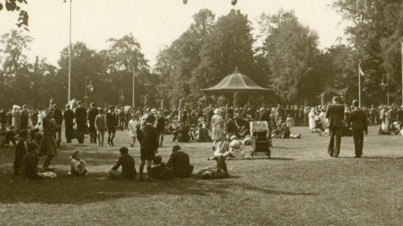 Celebrations to mark 125 years of Northampton bandstand - BBC News