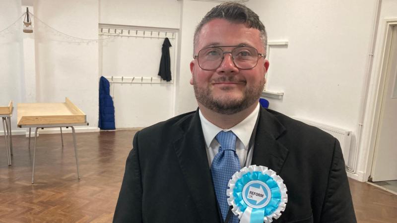 Rochdale: Reform UK wins second Greater Manchester council seat - BBC News