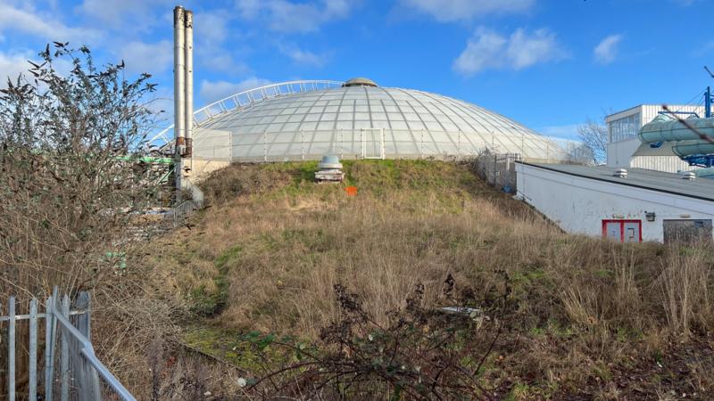 Green space around Swindon's Oasis leisure centre could be sold - BBC News