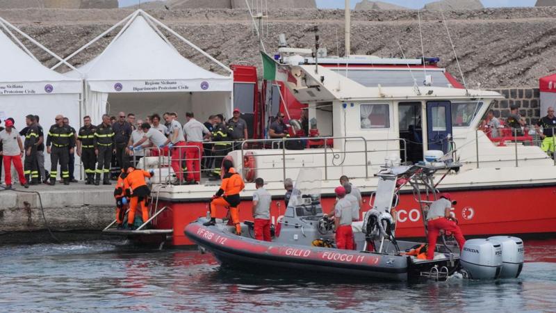 Death of Stephen Chamberlain 'not untoward' say police - BBC News