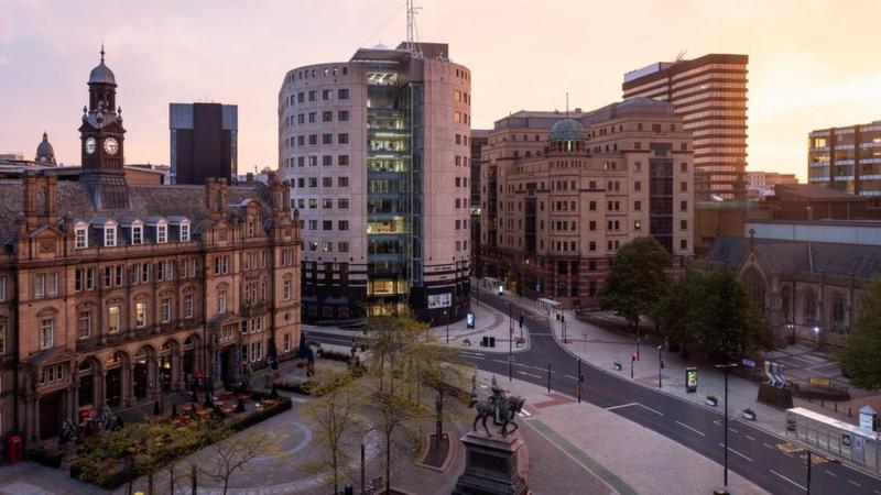 Leeds: Bank of England to increase staff in city from 70 to 500 - BBC News