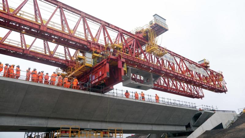 HS2 finishes Colne Valley Viaduct, 'UK's longest railway bridge' - BBC News