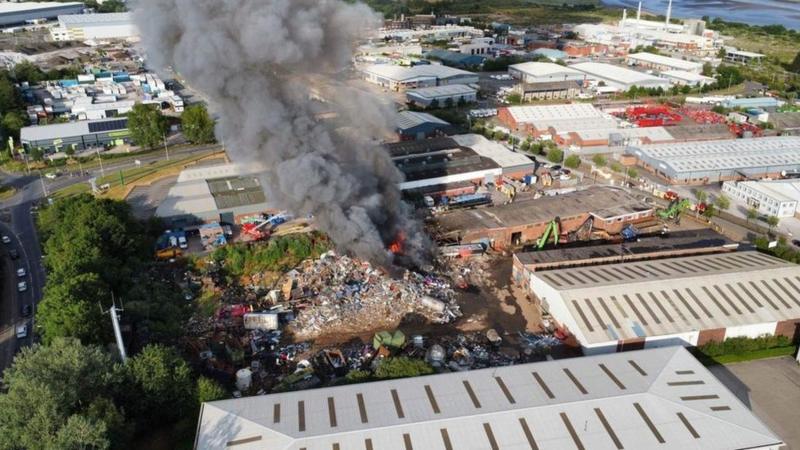 Widnes: Fire breaks out involving 200 tonnes of scrap metal - BBC News