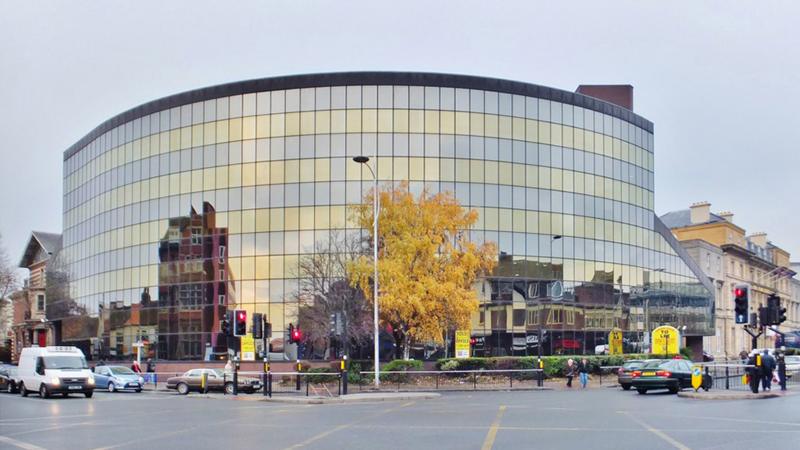 Landmark Hull building revamp to change appearance - BBC News