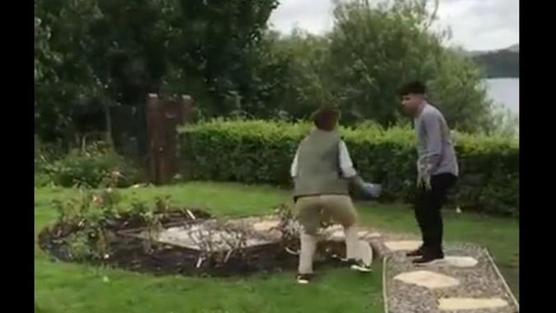 These friends travel thousands of miles for a game of tag - BBC News