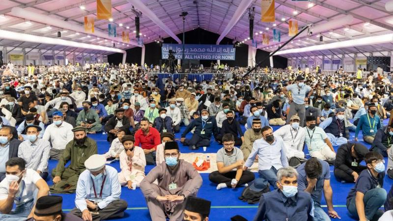Jalsa Salana: Thousands head to Alton farm for Muslim convention - BBC News
