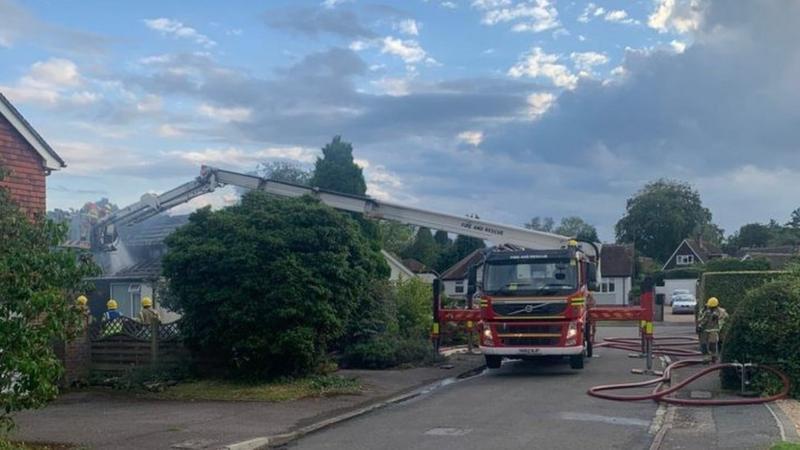 Bordon: Two in hospital after bungalow roof fire - BBC News
