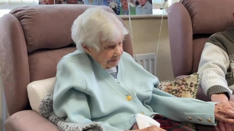Ada Thompson: England's second oldest woman marks 112th birthday - BBC News