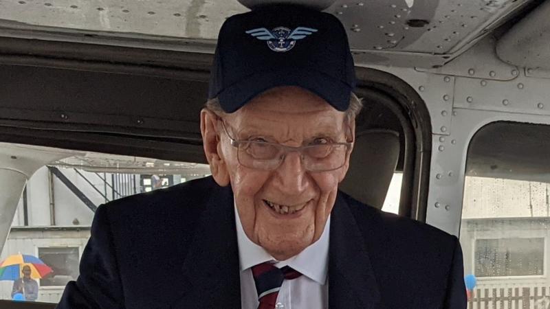 Ex-RAF pilot flies Spitfire for first time aged 102 - BBC News