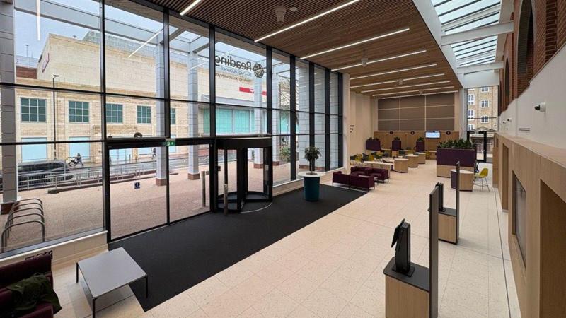 Reading Borough Council's new civic centre opens for first time - BBC News
