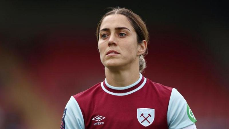 Katrina Gorry: West Ham captain on overcoming eating disorder - BBC Sport