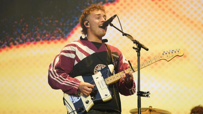 Sam Fender tour announced, with ballot for Newcastle tickets - BBC News