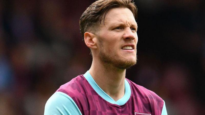 Wout Weghorst: Burnley striker joins Ajax for undisclosed fee - BBC Sport