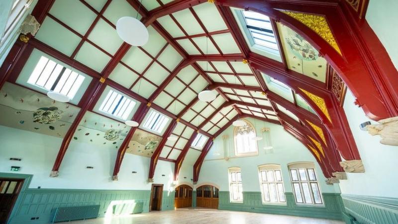 In pictures: First look at restored Rochdale Town Hall - BBC News