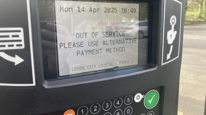 Parking meter vandalised at Roundhay Park in Leeds - BBC News