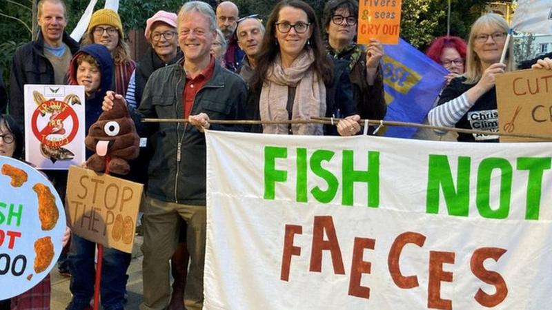 Thames Water's online tool to report blocked sewers and flooding - BBC News