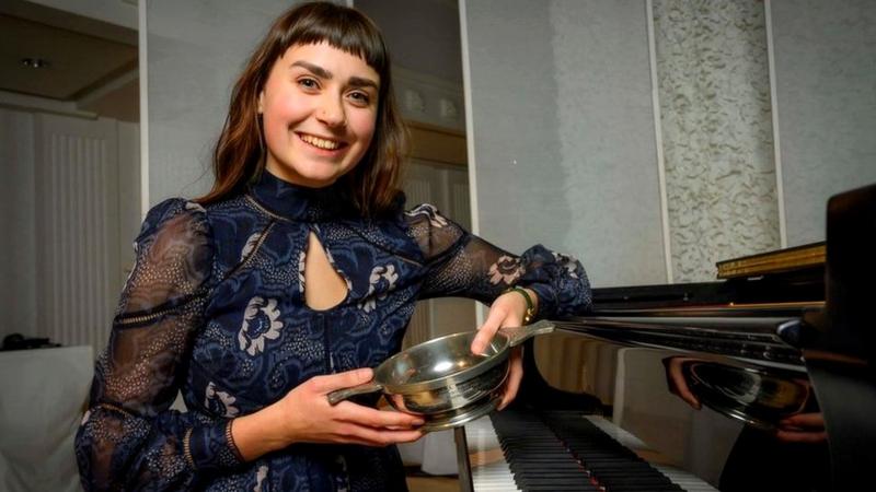 Singer Ellie Beaton named BBC Young Traditional Musician for 2025 - BBC ...