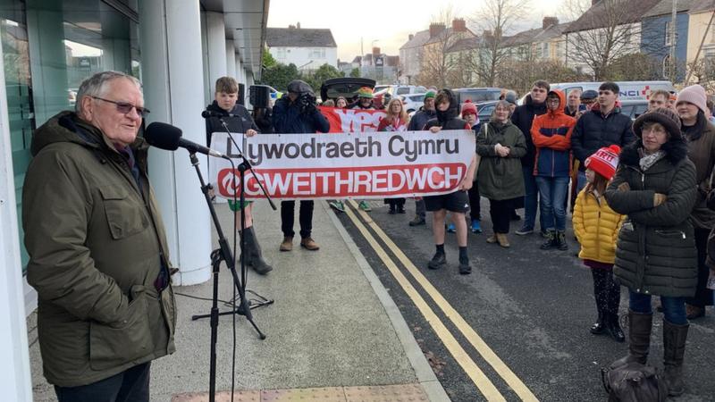 Cardiff: Hundreds protest against racism in march across city - BBC News