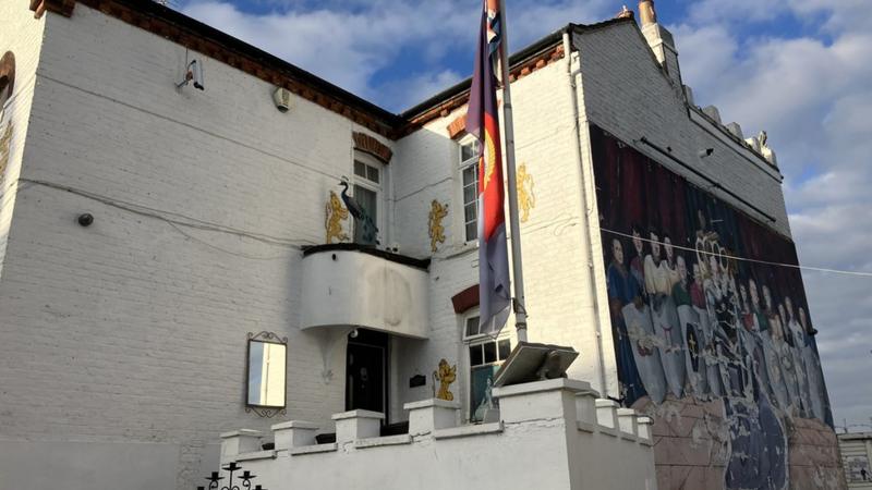 Dave Courtney: Former London gangster turned actor dies aged 64 - BBC News