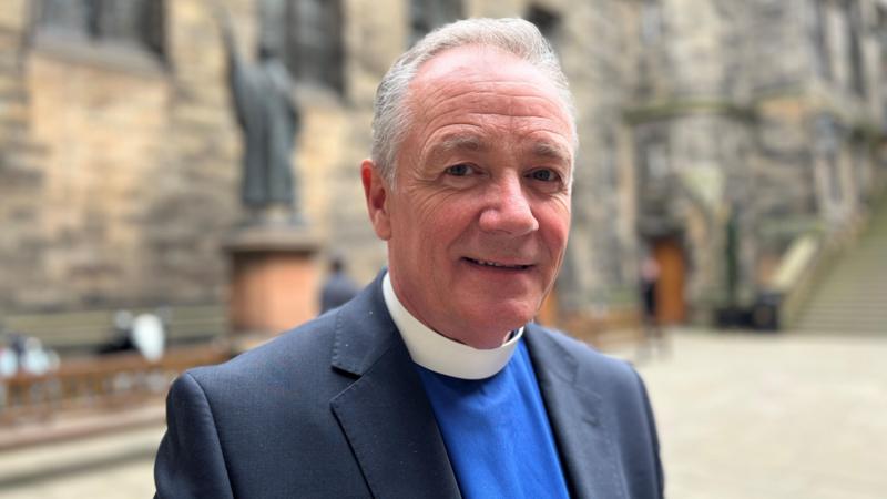 2022 Census: Majority of Scots have no religion - BBC News