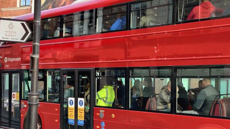 Coronavirus: Social distancing 'impossible' on London commute - BBC News