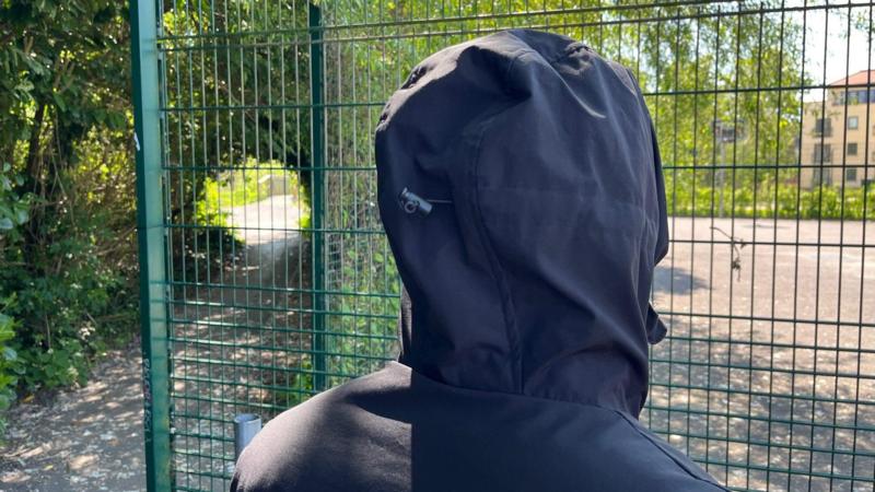 'Gangs recruited me as a drug mule at 13' - BBC News