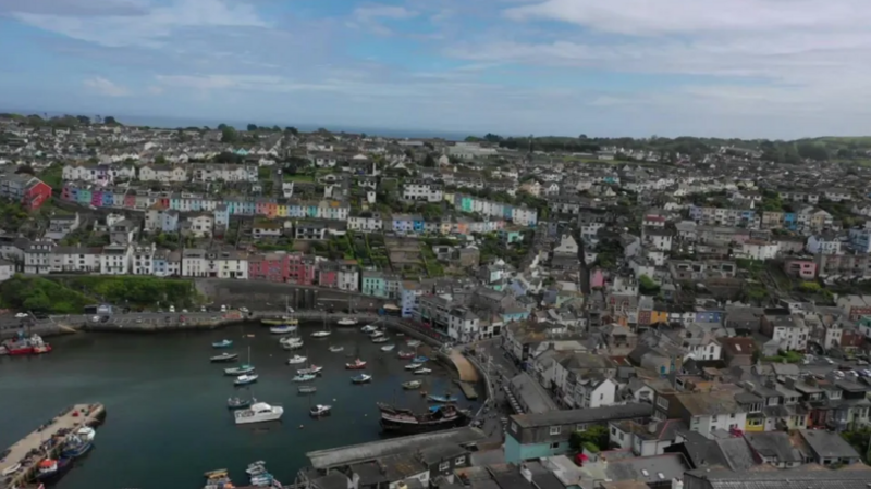 Brixham: Water company confirms 'reduction' in water parasite - BBC News