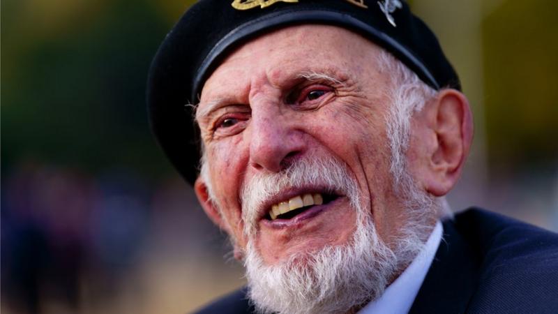 Pegasus Bridge Café family to toast D-Day liberators - BBC News