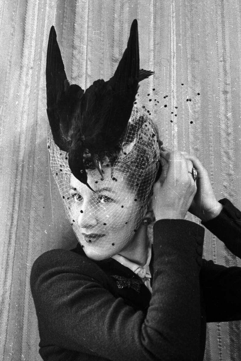 The elegance and eccentricity of Easter bonnets on parade - BBC News