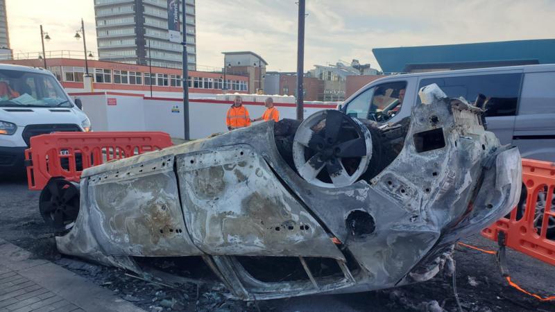 Family trio attacked police in Sunderland violent riots - BBC News