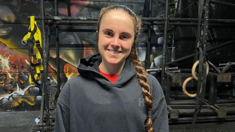 The rise of female weightlifting and how it is changing lives - BBC News