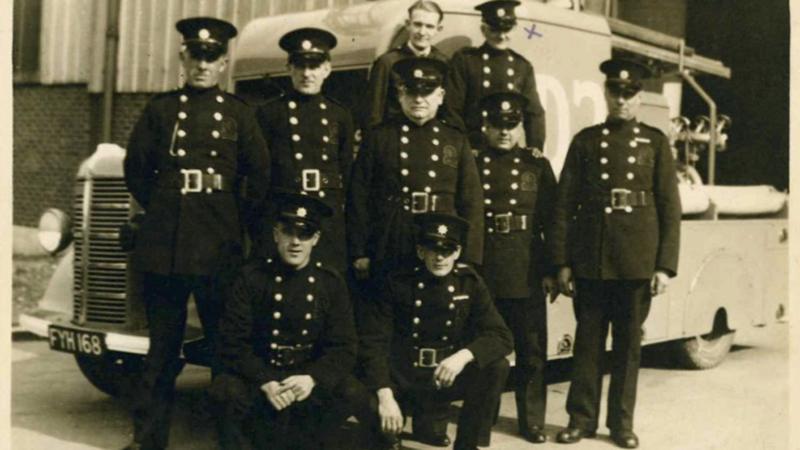 Lincoln Cathedral's WW2 water tank to be excavated in dig - BBC News