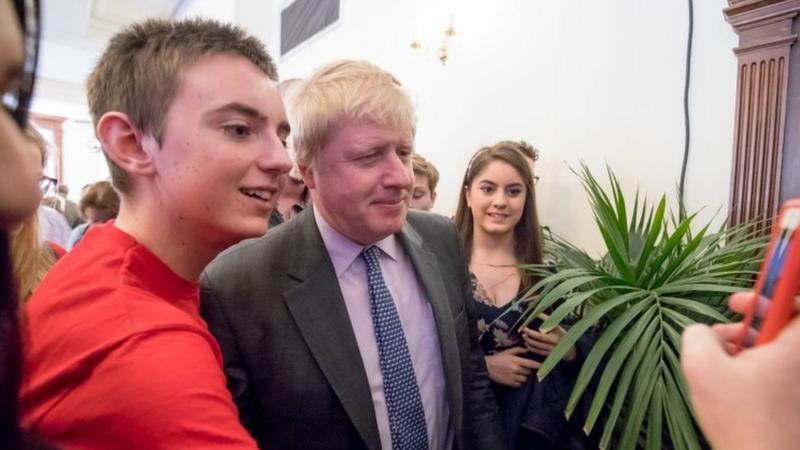 EU referendum: Polls reveal divided nation - BBC News